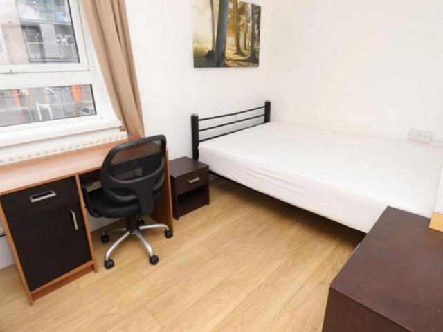 5 Bedroom Shared Living/roommate London London 90559554