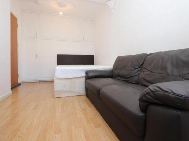 5 Bedroom Shared Living/roommate London London 90559581