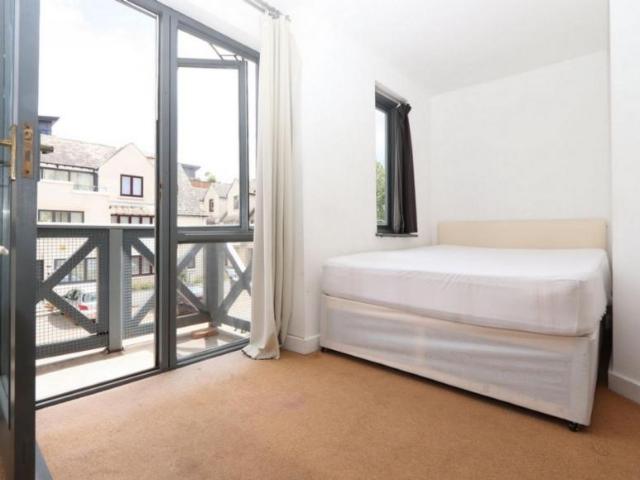 5 Bedroom Shared Living/roommate London London 90559612