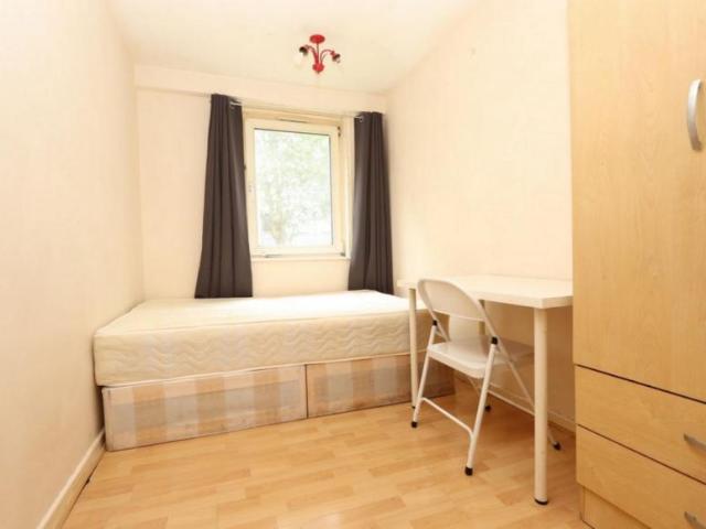 5 Bedroom Shared Living/roommate London London 90559653