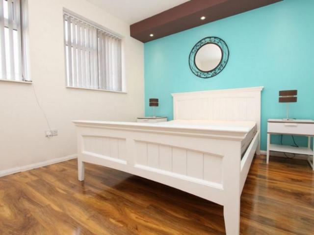 5 Bedroom Shared Living/roommate London London 90559658