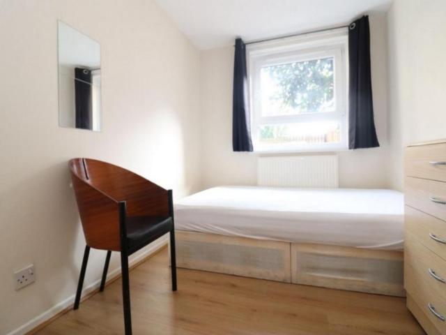 5 Bedroom Shared Living/roommate London London 90559680