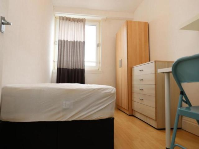 5 Bedroom Shared Living/roommate London London 90559681