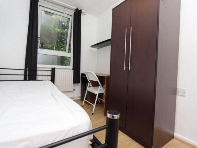 5 Bedroom Shared Living/roommate London London 90559688