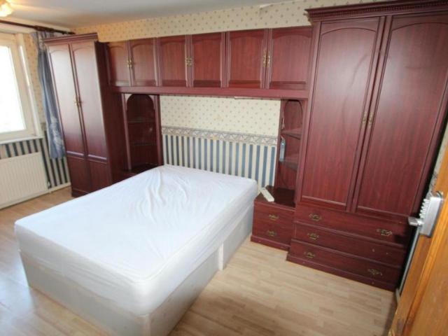 5 Bedroom Shared Living/roommate London London 90559742