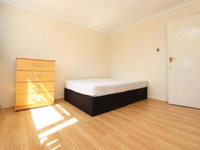5 Bedroom Shared Living/roommate London London 90559806