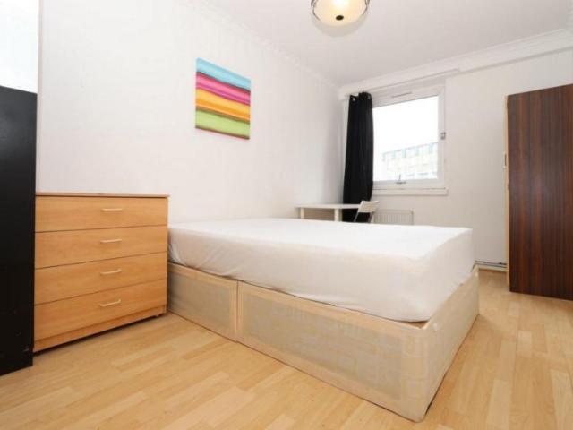 5 Bedroom Shared Living/roommate London London 90559832