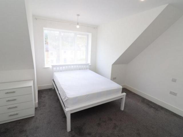 5 Bedroom Shared Living/roommate London London 90559841