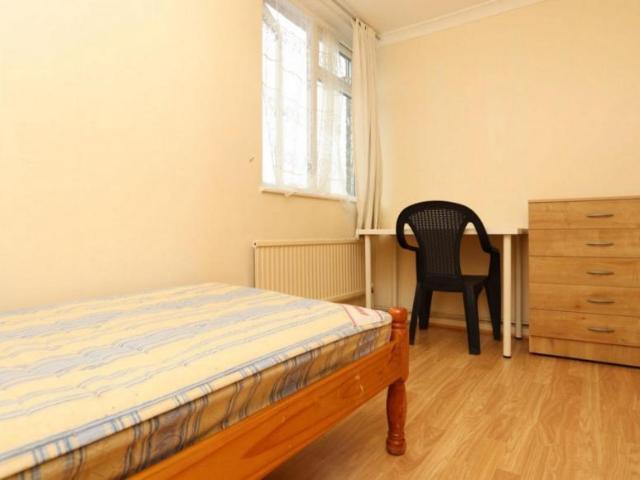 5 Bedroom Shared Living/roommate London London 90559858