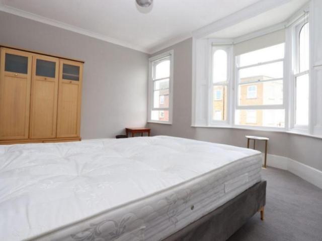 5 Bedroom Shared Living/roommate London London 90559889