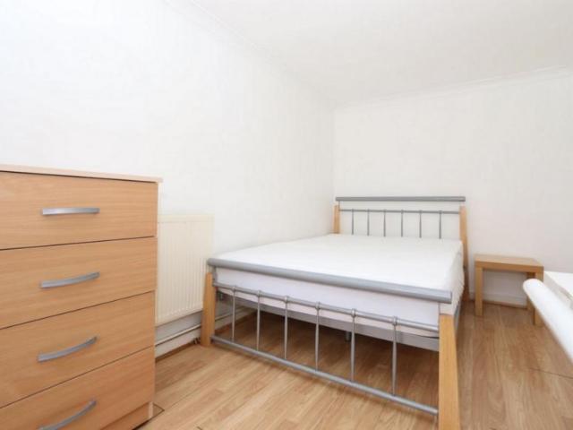 5 Bedroom Shared Living/roommate London London 90559958