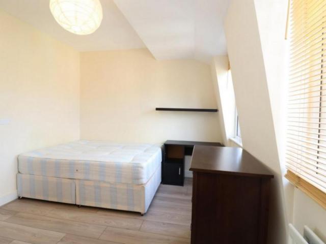 5 Bedroom Shared Living/roommate London London 90559963