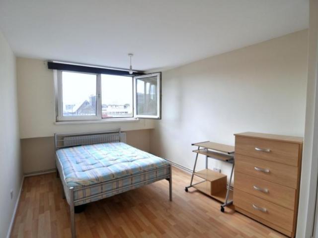 5 Bedroom Shared Living/roommate London London 90559988