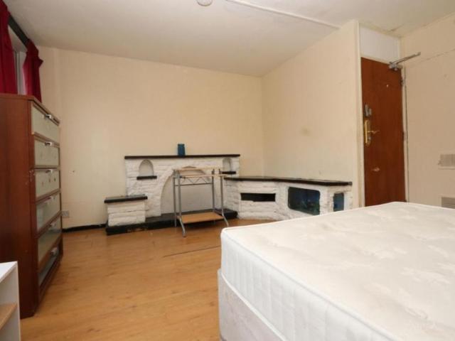 5 Bedroom Shared Living/roommate London London 90559992