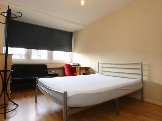 5 Bedroom Shared Living/roommate London London 90559999