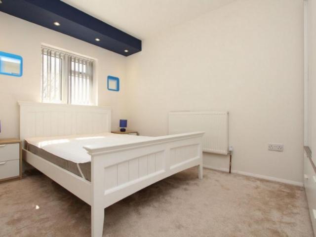 5 Bedroom Shared Living/roommate London London 90559302