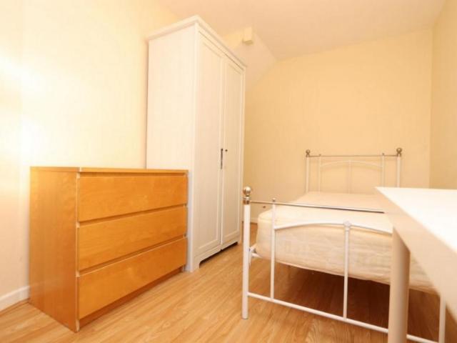 5 Bedroom Shared Living/roommate London London 90559353
