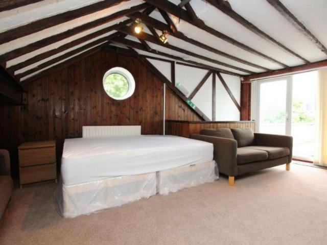5 Bedroom Shared Living/roommate London London 90559383