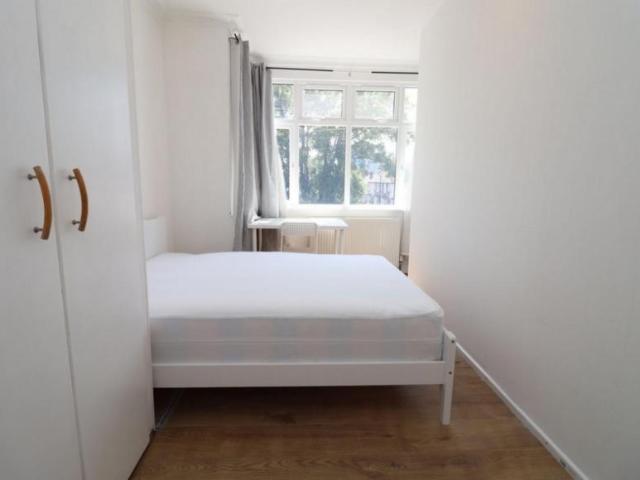 5 Bedroom Shared Living/roommate London London 90559394