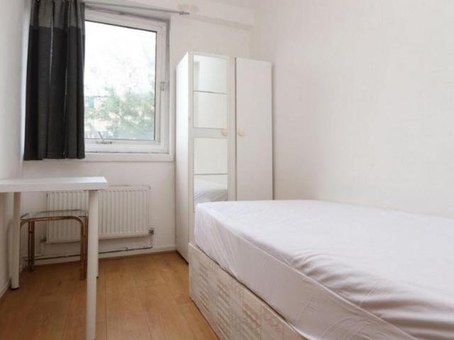5 Bedroom Shared Living/roommate London London 90559398