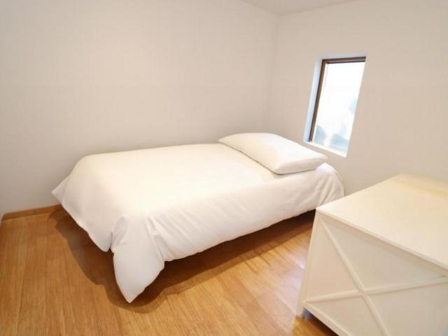 5 Bedroom Shared Living/roommate London London 90560498