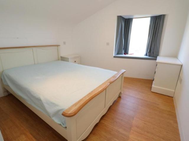 5 Bedroom Shared Living/roommate London London 90560499