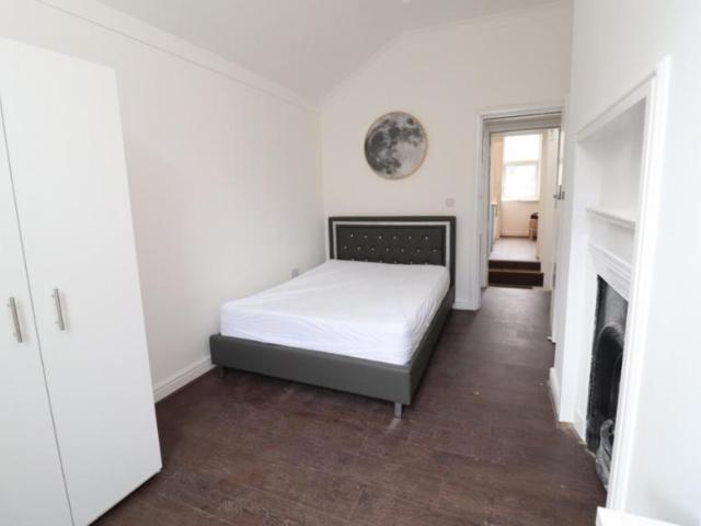 5 Bedroom Shared Living/roommate London London 90560605