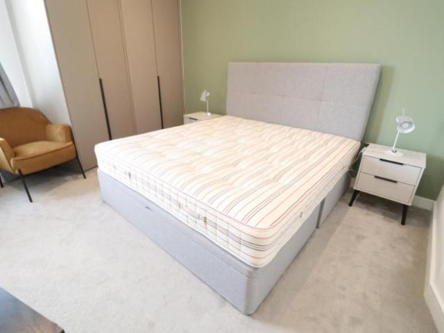 5 Bedroom Shared Living/roommate London London 90560634