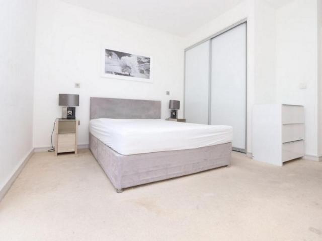 5 Bedroom Shared Living/roommate London London 90560005
