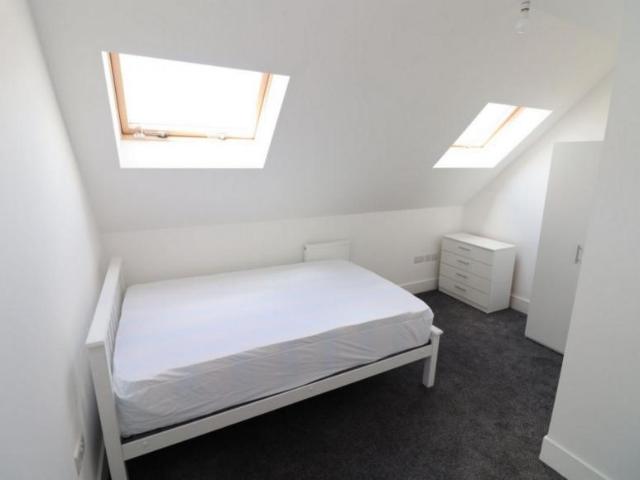 5 Bedroom Shared Living/roommate London London 90560057