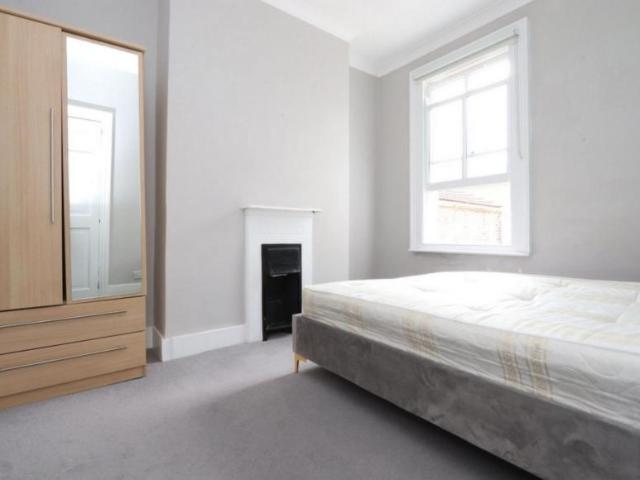 5 Bedroom Shared Living/roommate London London 90560059