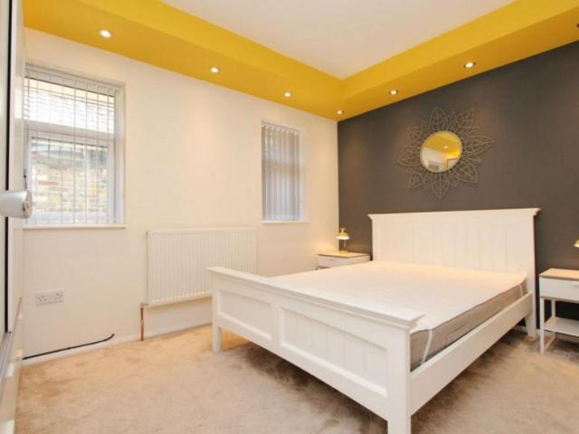 5 Bedroom Shared Living/roommate London London 90560090