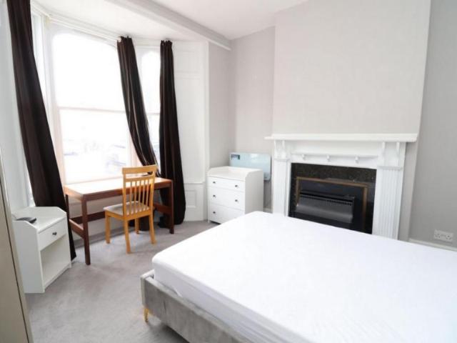 5 Bedroom Shared Living/roommate London London 90560105