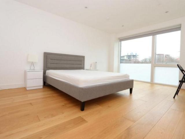 5 Bedroom Shared Living/roommate London London 90560213