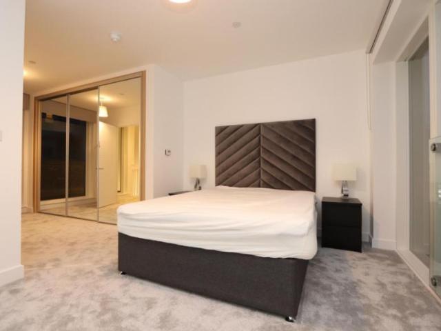 5 Bedroom Shared Living/roommate London London 90560214