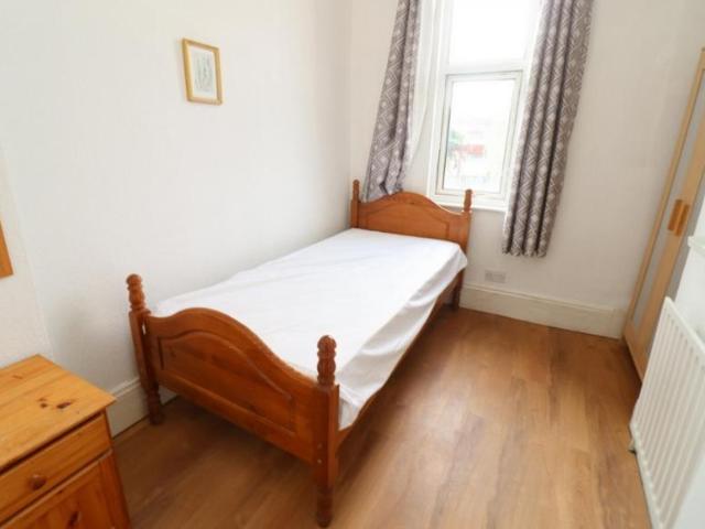 5 Bedroom Shared Living/roommate London London 90561722