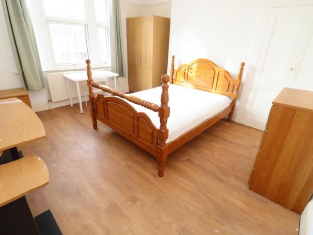 5 Bedroom Shared Living/roommate London London 90561724