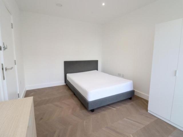 5 Bedroom Shared Living/roommate London London 90561383