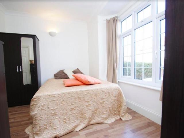 5 Bedroom Shared Living/roommate London London 90562401