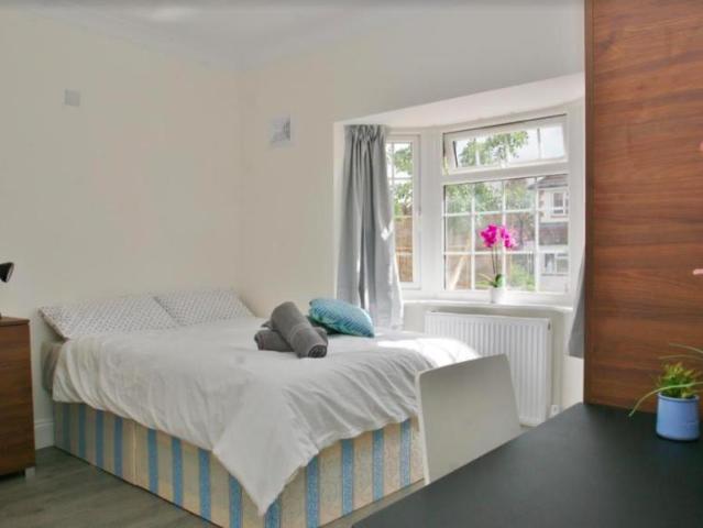 5 Bedroom Shared Living/roommate London London 90562408