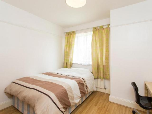 5 Bedroom Shared Living/roommate London London 90562480