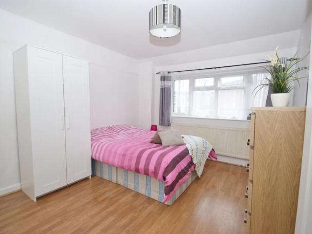5 Bedroom Shared Living/roommate London London 90562558