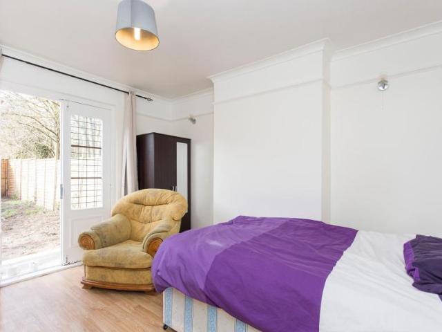 5 Bedroom Shared Living/roommate London London 90562571