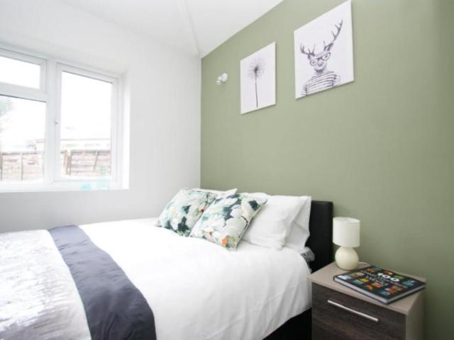 5 Bedroom Shared Living/roommate London London 90562588