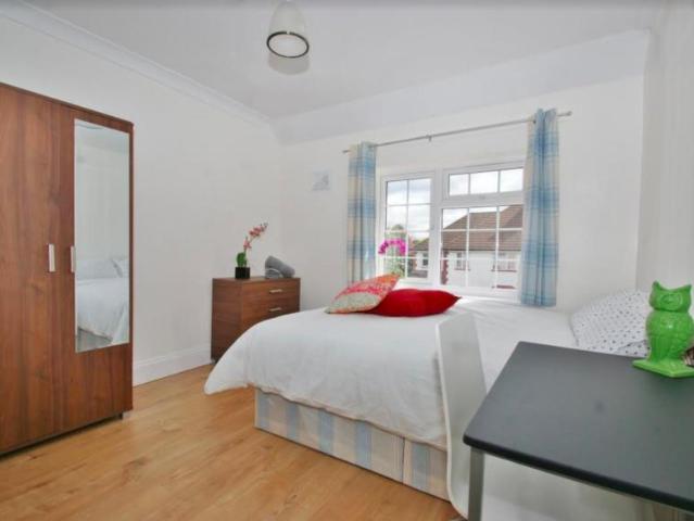 5 Bedroom Shared Living/roommate London London 90562600