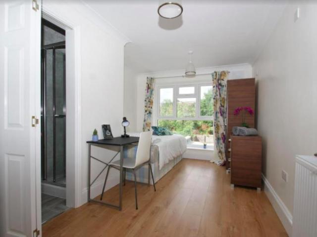 5 Bedroom Shared Living/roommate London London 90562639