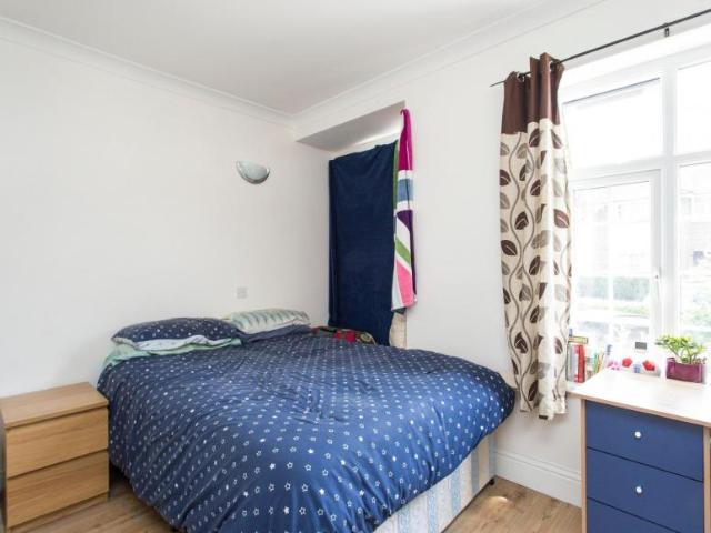 5 Bedroom Shared Living/roommate London London 90562657