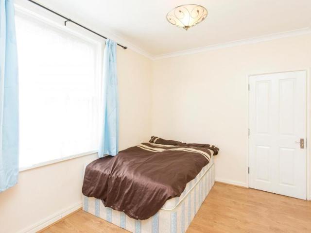 5 Bedroom Shared Living/roommate London London 90562692