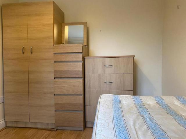 5 Bedroom Shared Living/roommate London London 90562755