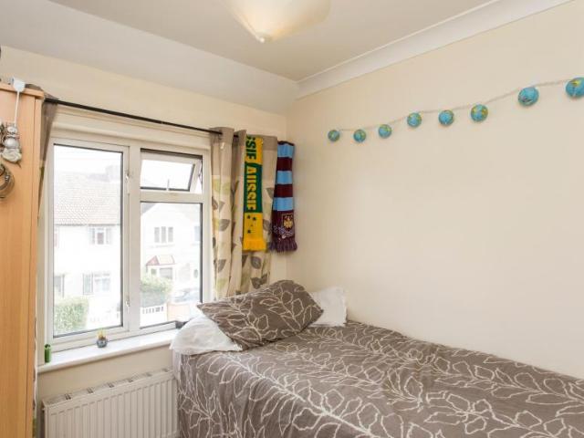 5 Bedroom Shared Living/roommate London London 90562757